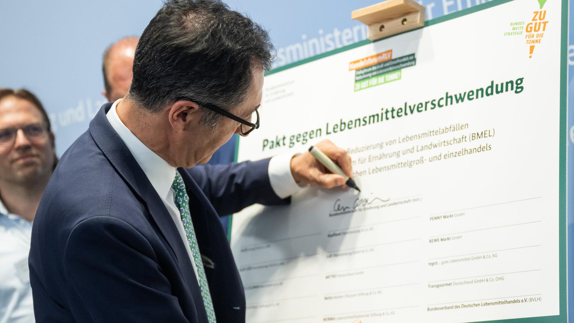 Agrarministerium - Handelsunternehmen unterzeichnen Pakt gegen ...