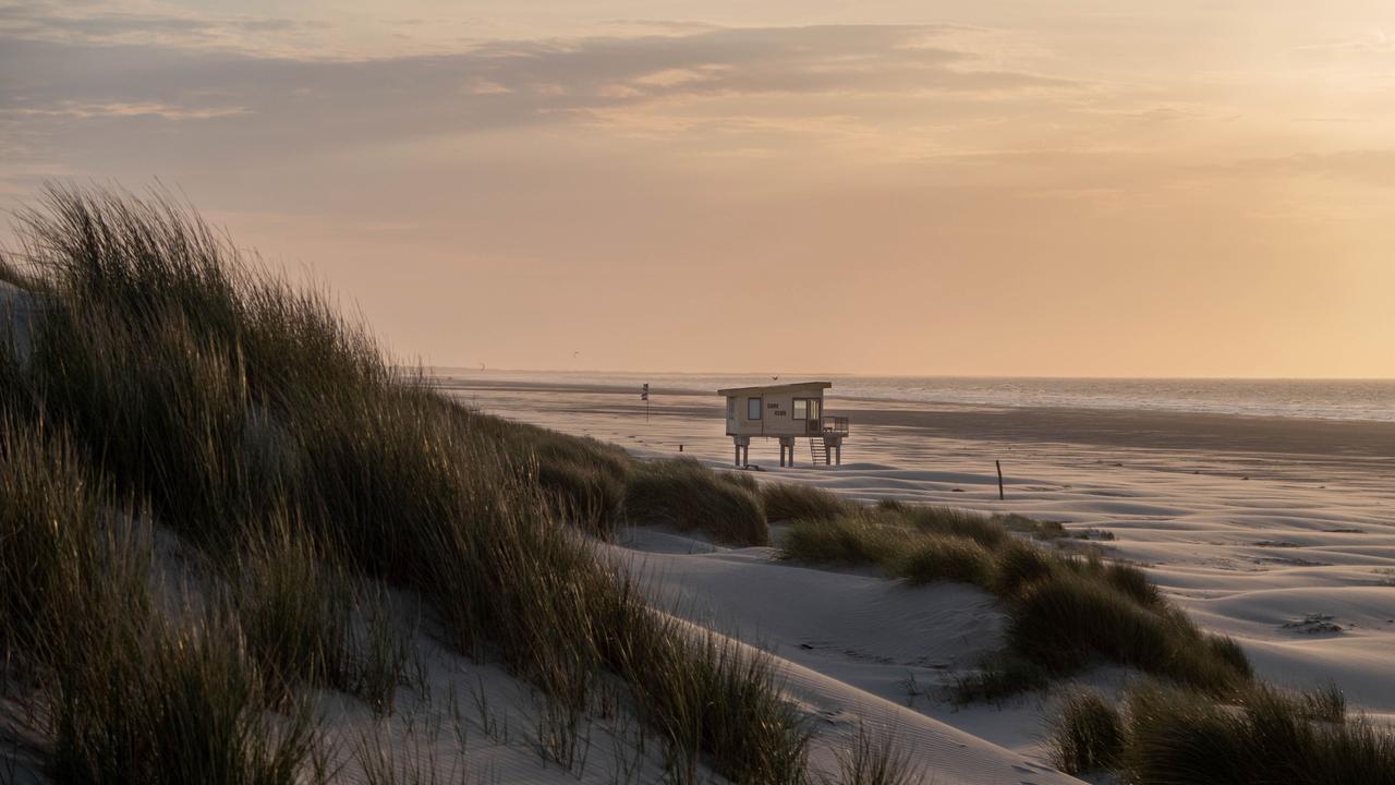 Küstenerosion - Riesige Sandaufschüttung soll Wattenmeerinsel Ameland ...