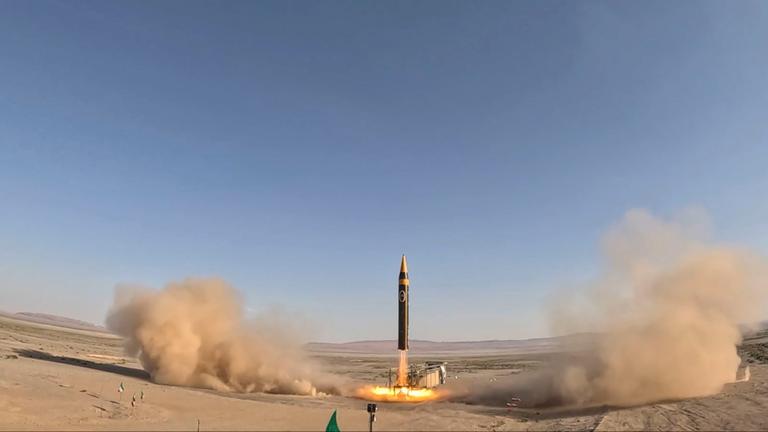 Iran - Militär stellt neue ballistische Rakete vor