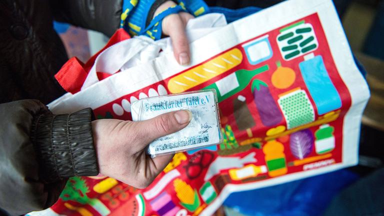 Armut in Deutschland - Warum die Tafeln an ihre Grenzen stoßen