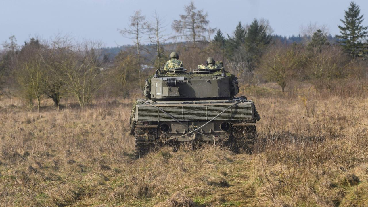 Deutsche Waffenlieferungen - Leopard-2-Panzer in der Ukraine angekommen ...