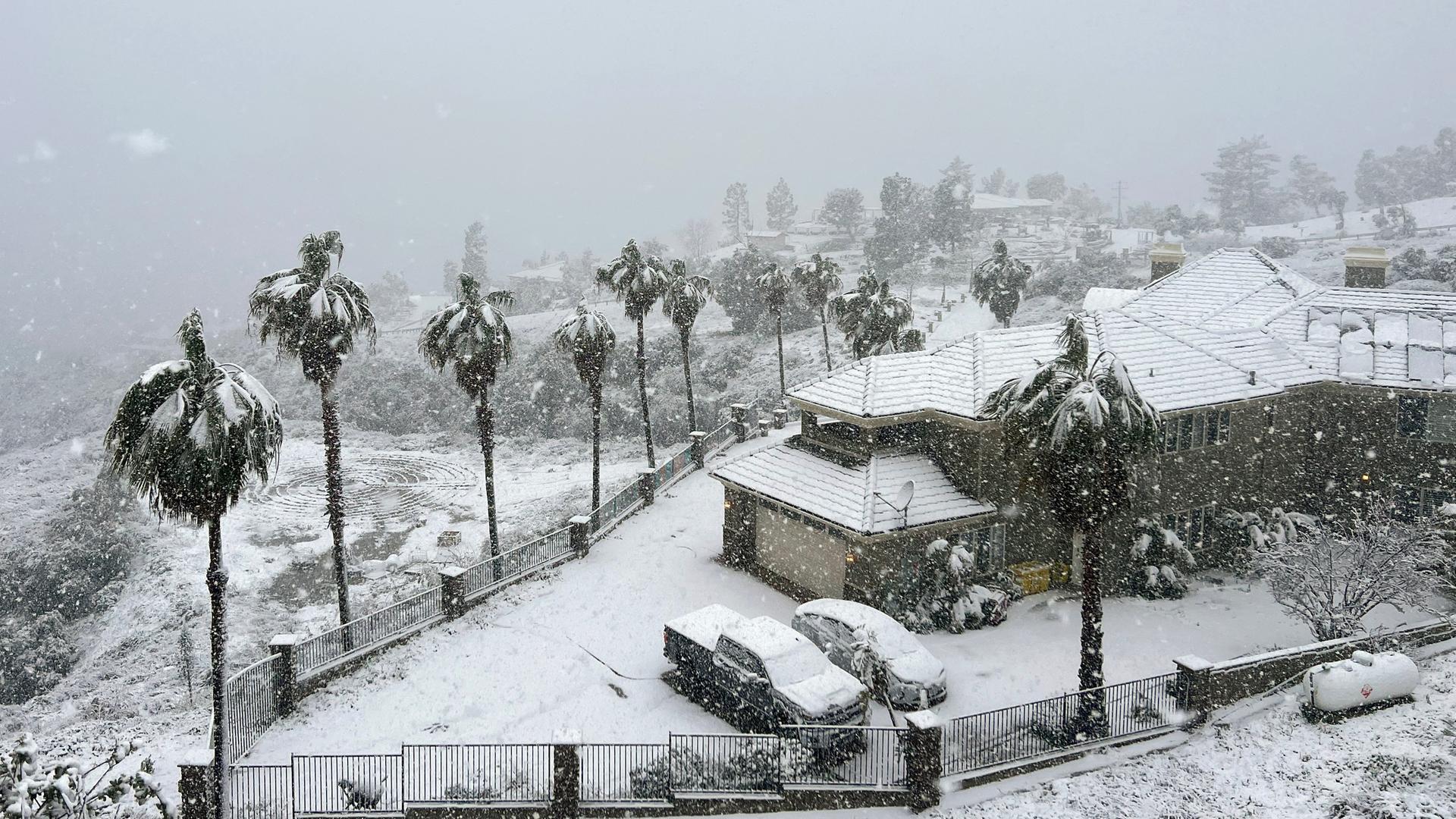 Wintersturm - Schnee und Überschwemmungen in Kalifornien ...