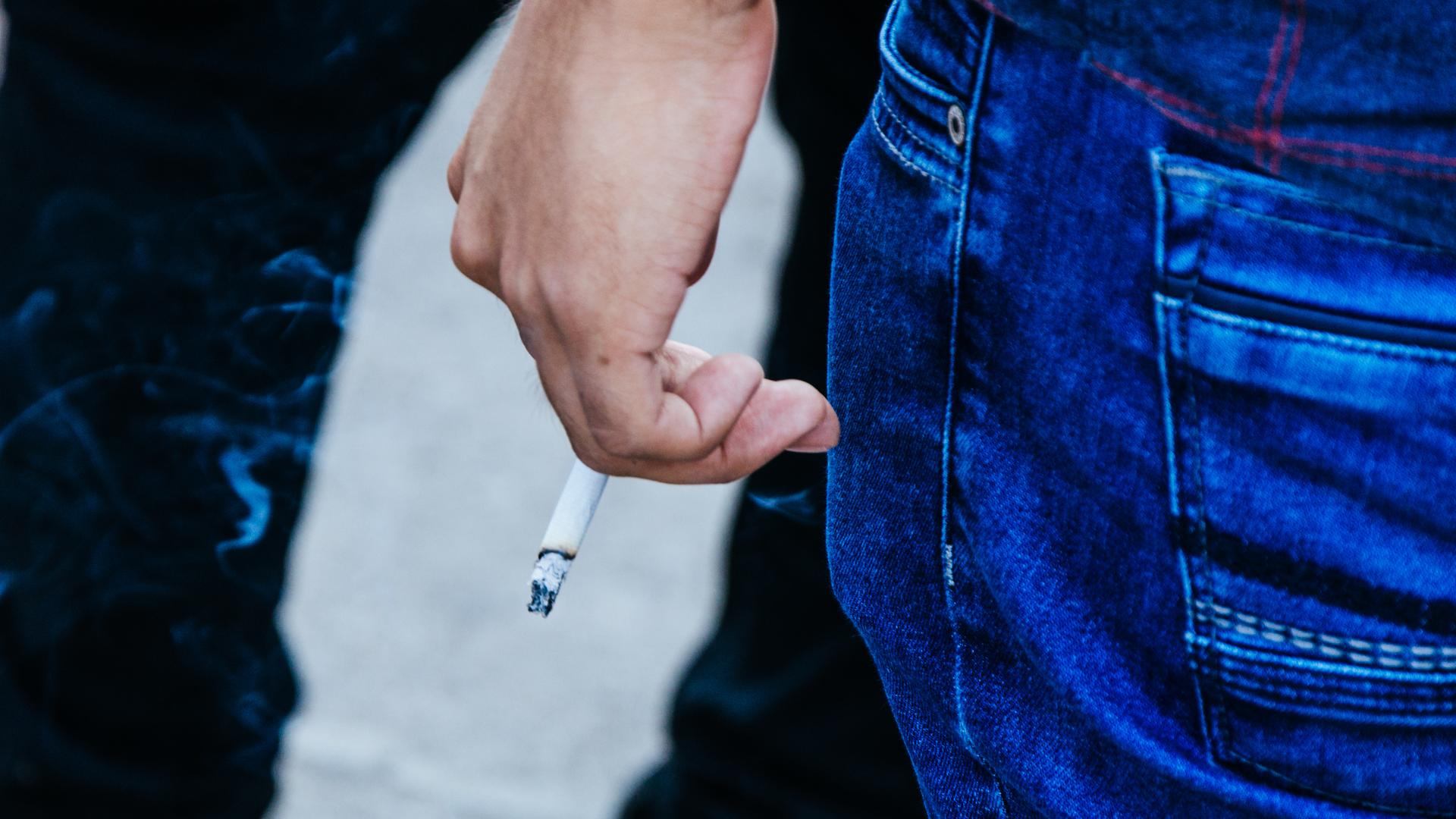 Studie zum Raucherverhalten - Die Kids greifen wieder zur Zigarette ...