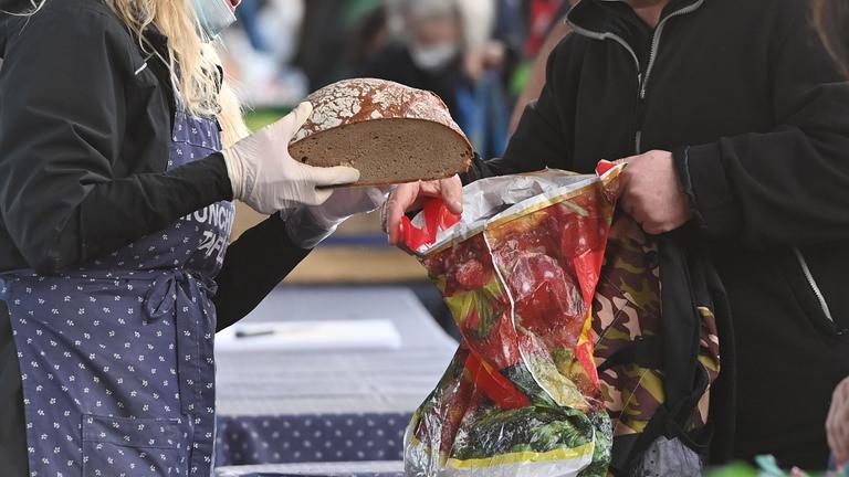 Armut in Deutschland - Tafeln: Von der Notlösung zum Dauerzustand ...