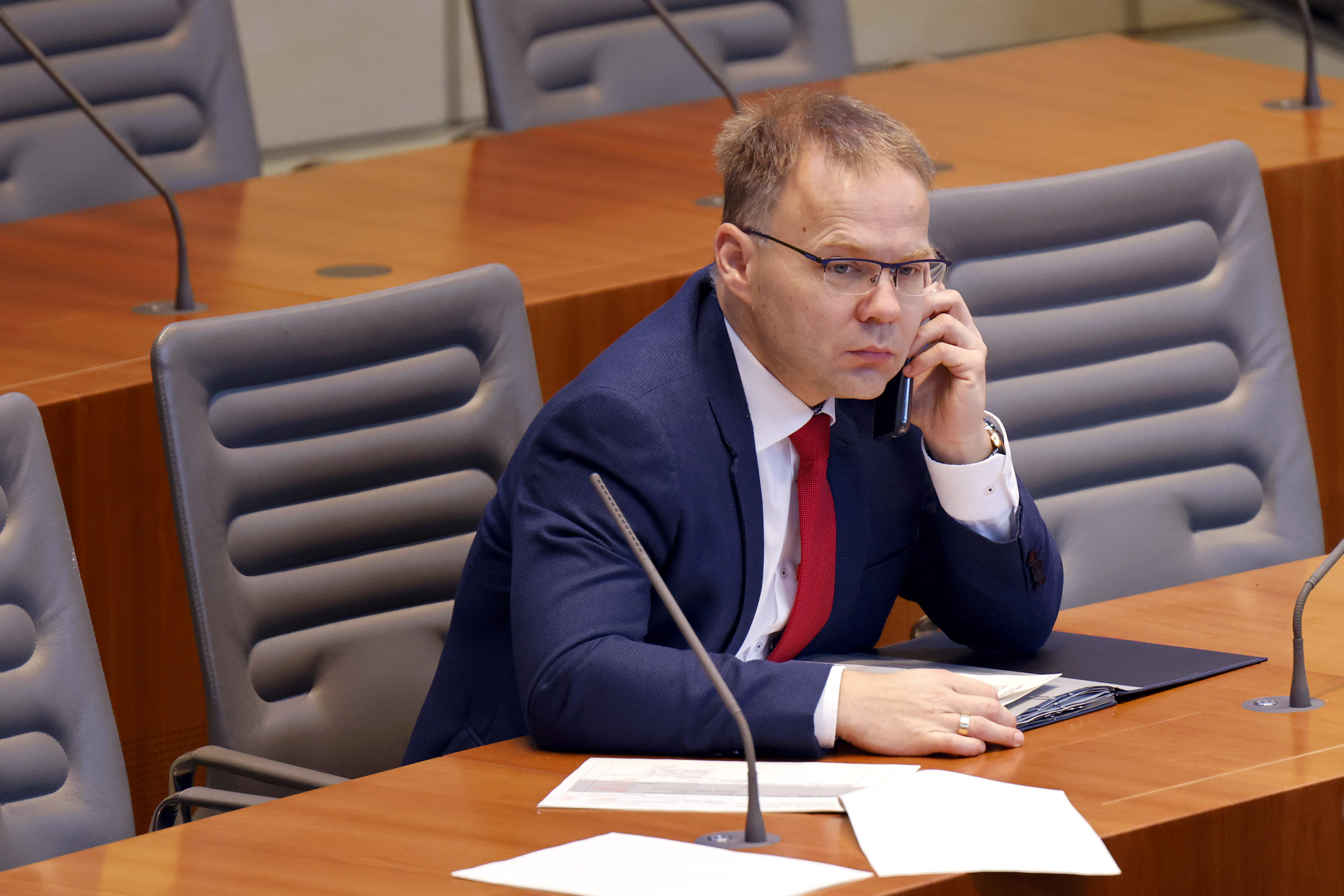 AfD und Moskau - Skandal um die "Reisegruppe Donbass ...