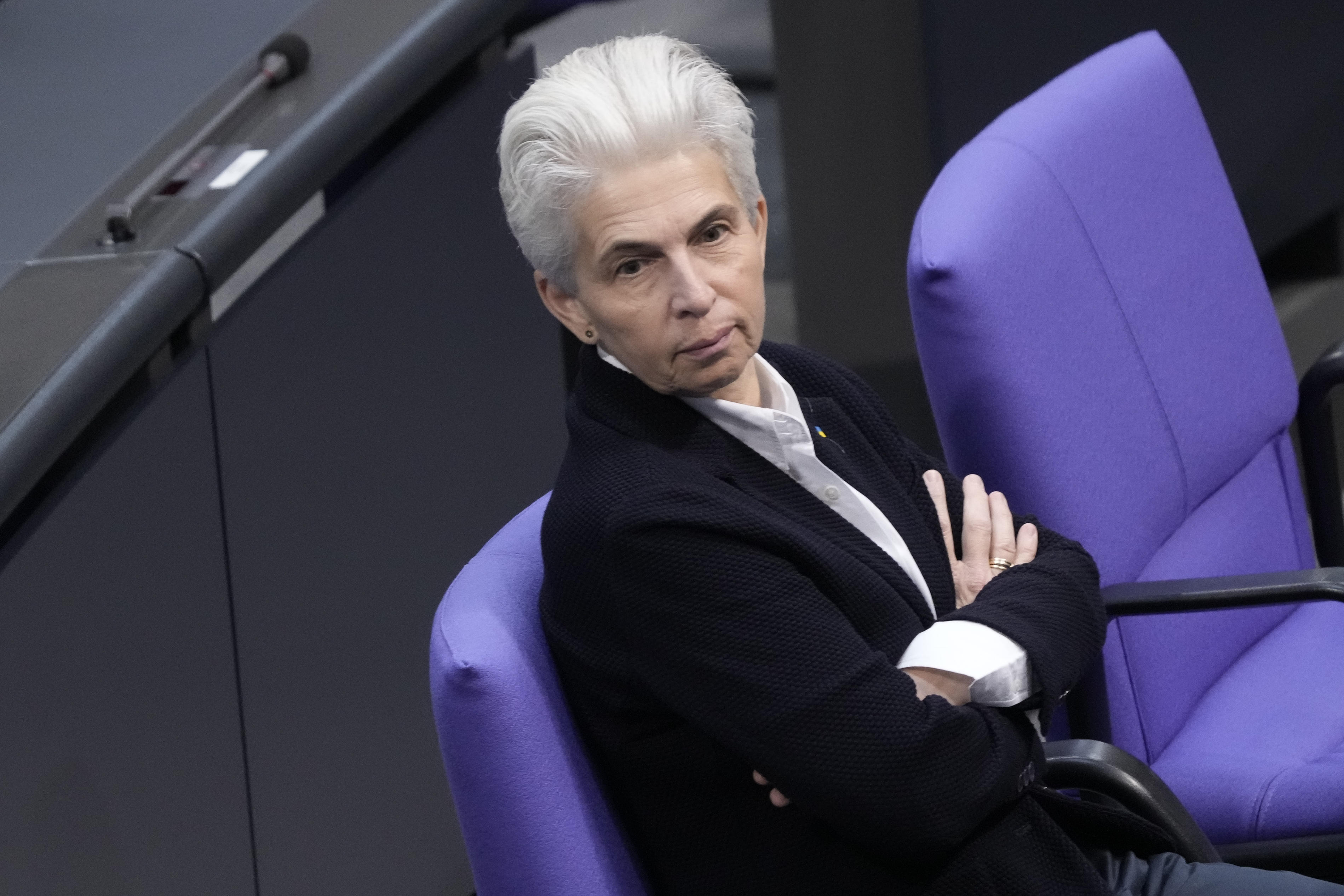 Strack-Zimmermann (FDP) - „Deutschland sollte schwere Waffen an Ukraine liefern ...