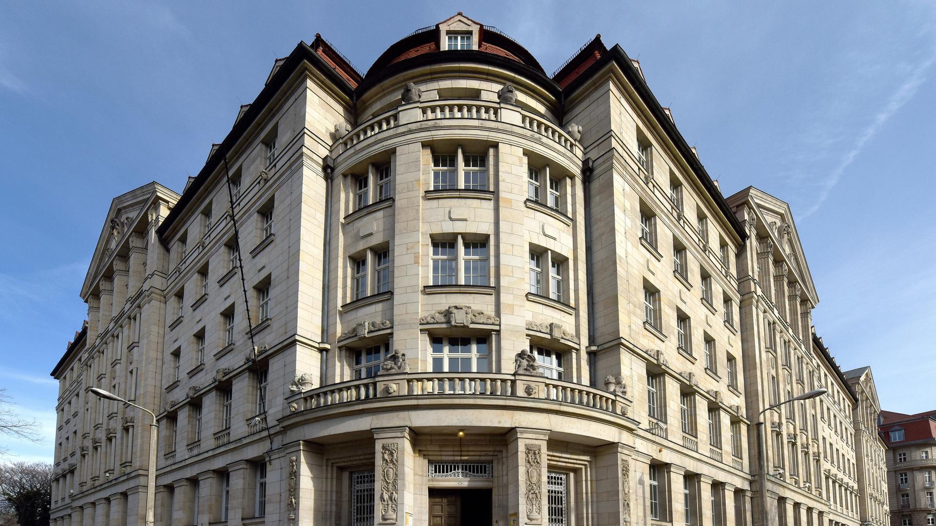 Stasi-Gedenkstätte - Streit um die "Runde Ecke" in Leipzig ...