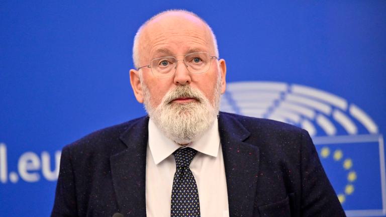 Autoabgase - EU-Vizekommissionspräsident Timmermans für Nullemissionen ...