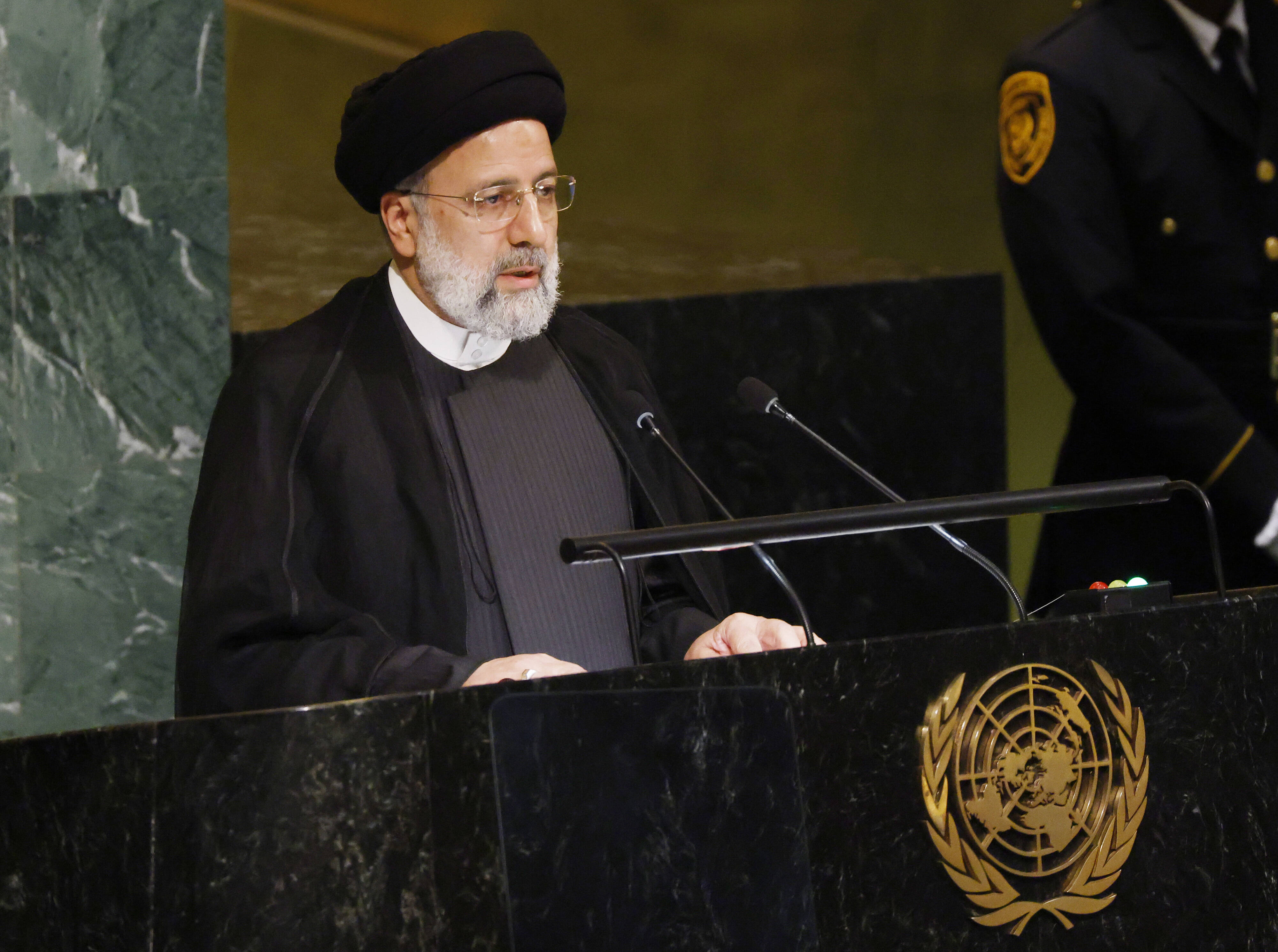 Politologin Azadeh Zamirirad - "Der iranische Kulturkampf hat sich ...