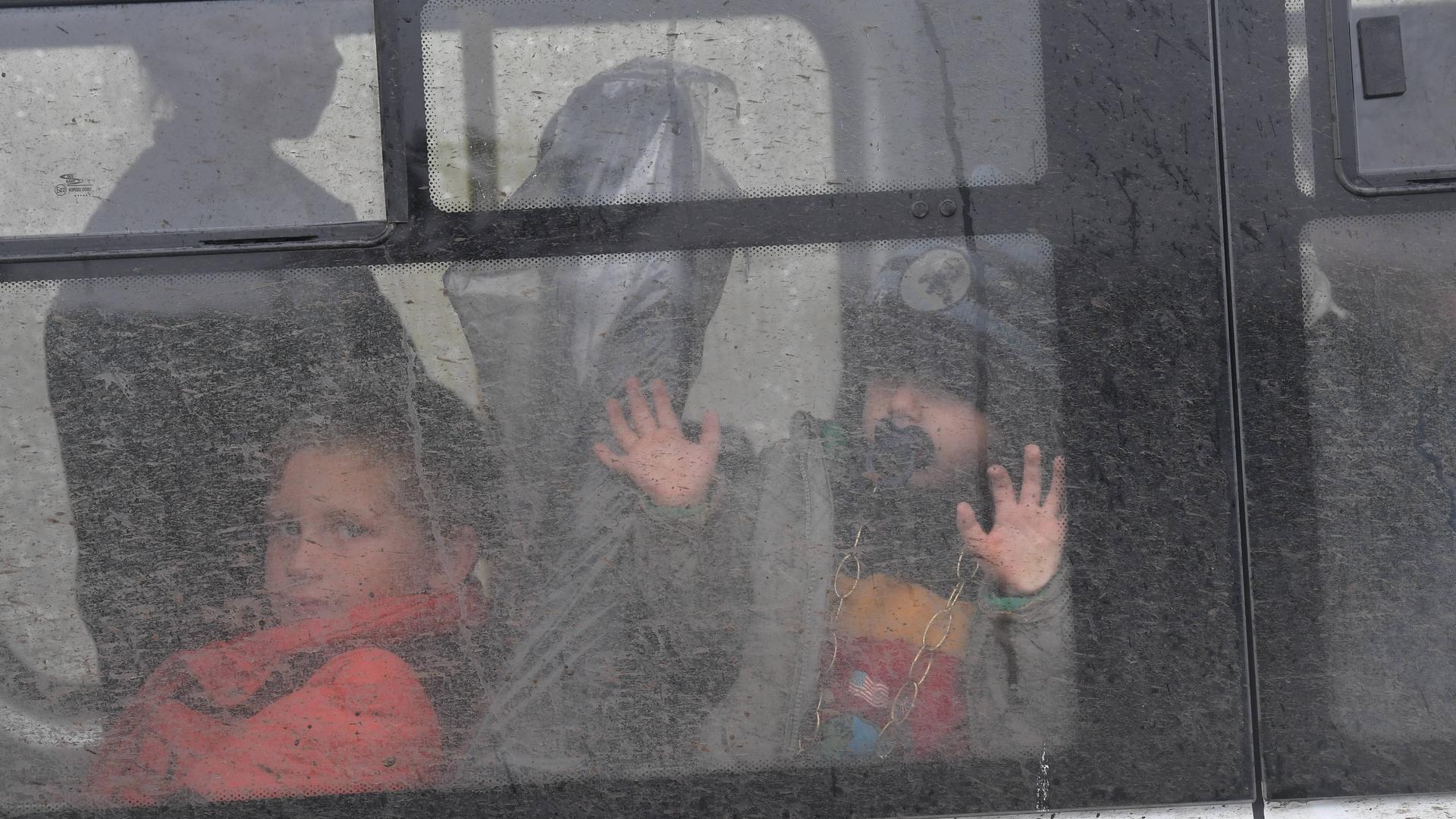 Krieg in der Ukraine - Russland will 700.000 Kinder aus der Ukraine in ...
