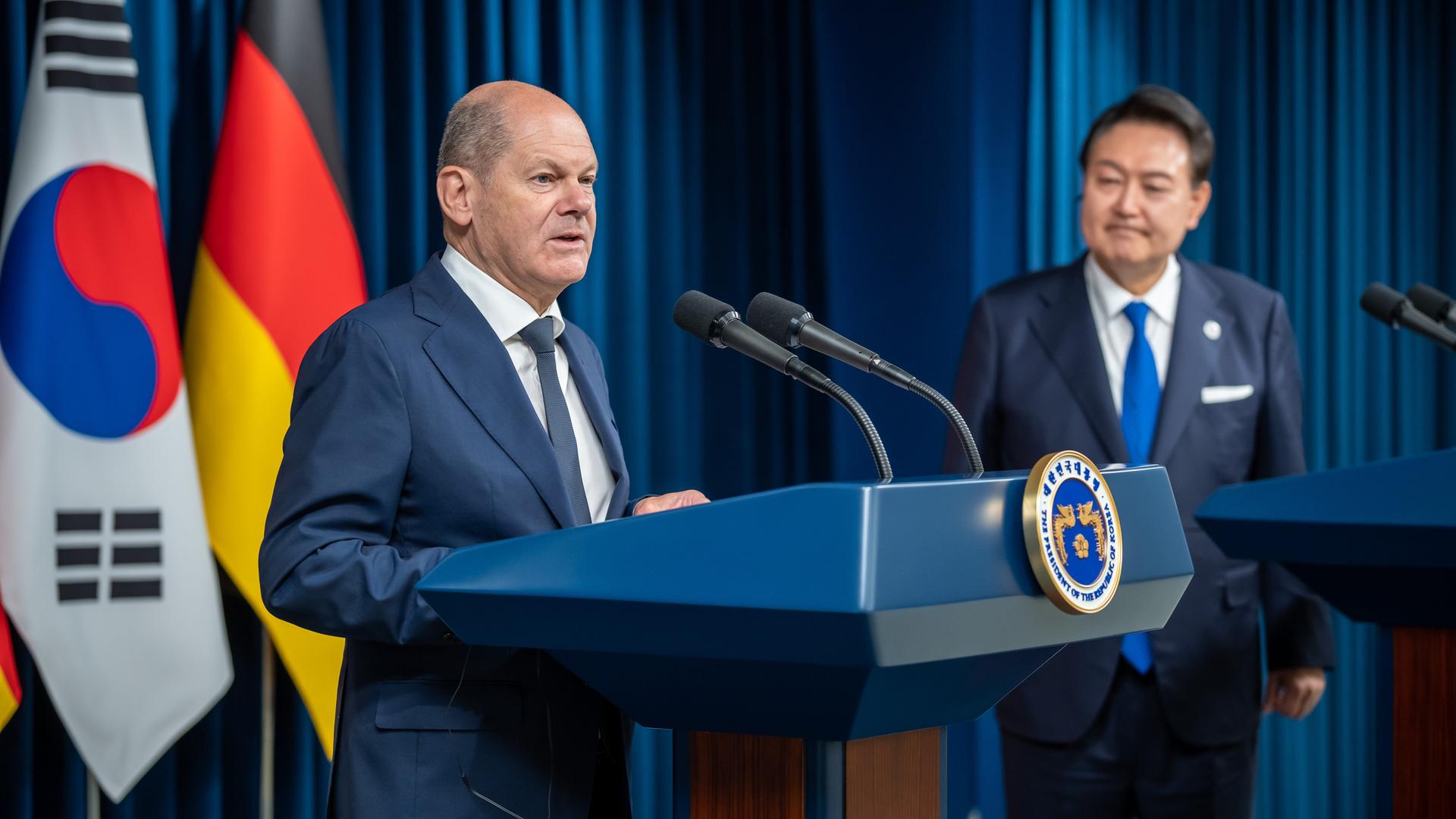 Südkorea-Visite - Scholz wirbt um Chip-Investitionen