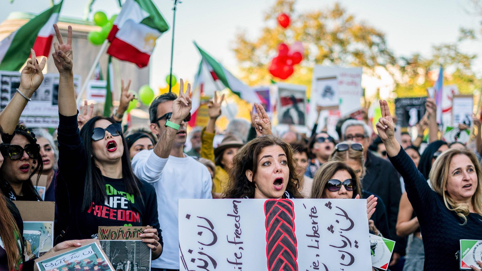 Pop und die Iran-Proteste - Musik beflügelt Demonstrationen ...