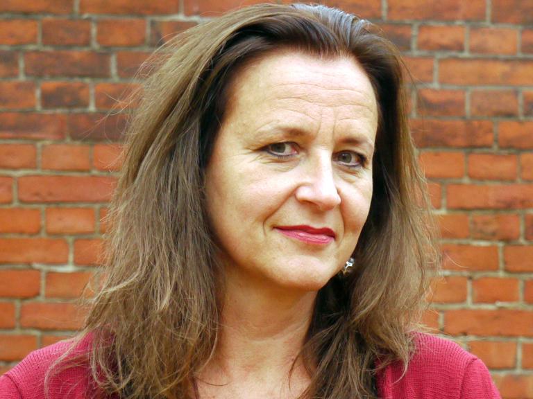 Virginia Cowles: "Looking For Trouble" - Reise durch einen zerfallenden ...