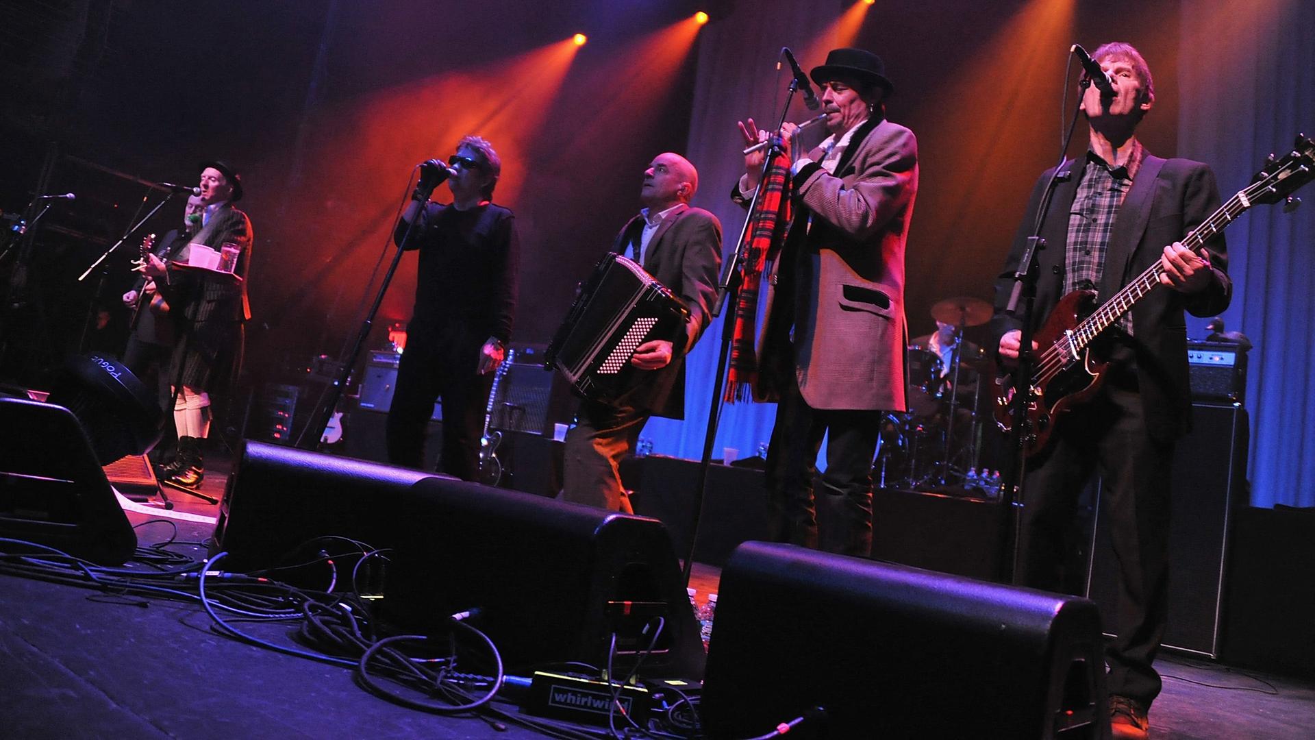 "Pogues"-Bassist Darryl Hunt ist mit 72 Jahren gestorben ...