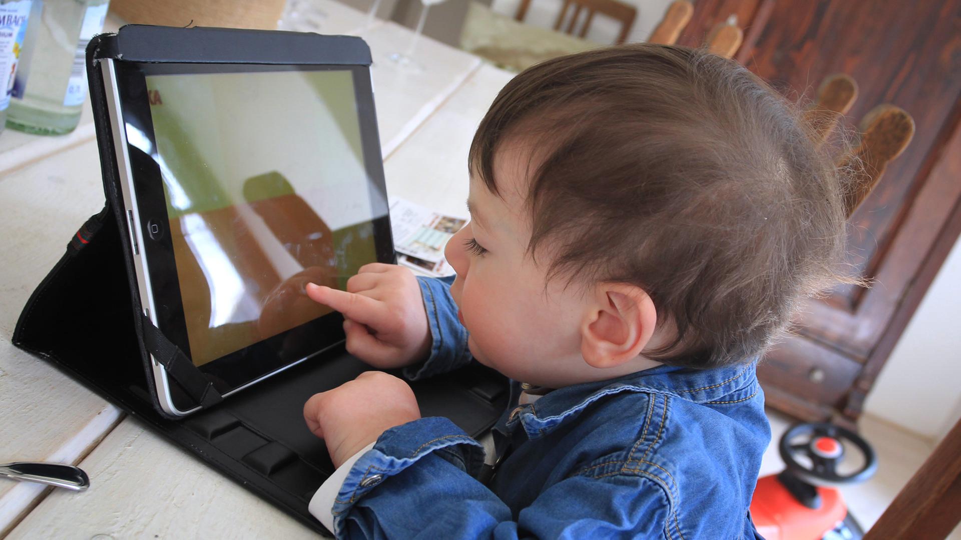 Apps für die frühkindliche Förderung - Tablets im Kinderwagen - ja ...