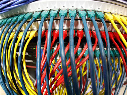 Angriff aus dem Netz | deutschlandfunk.de