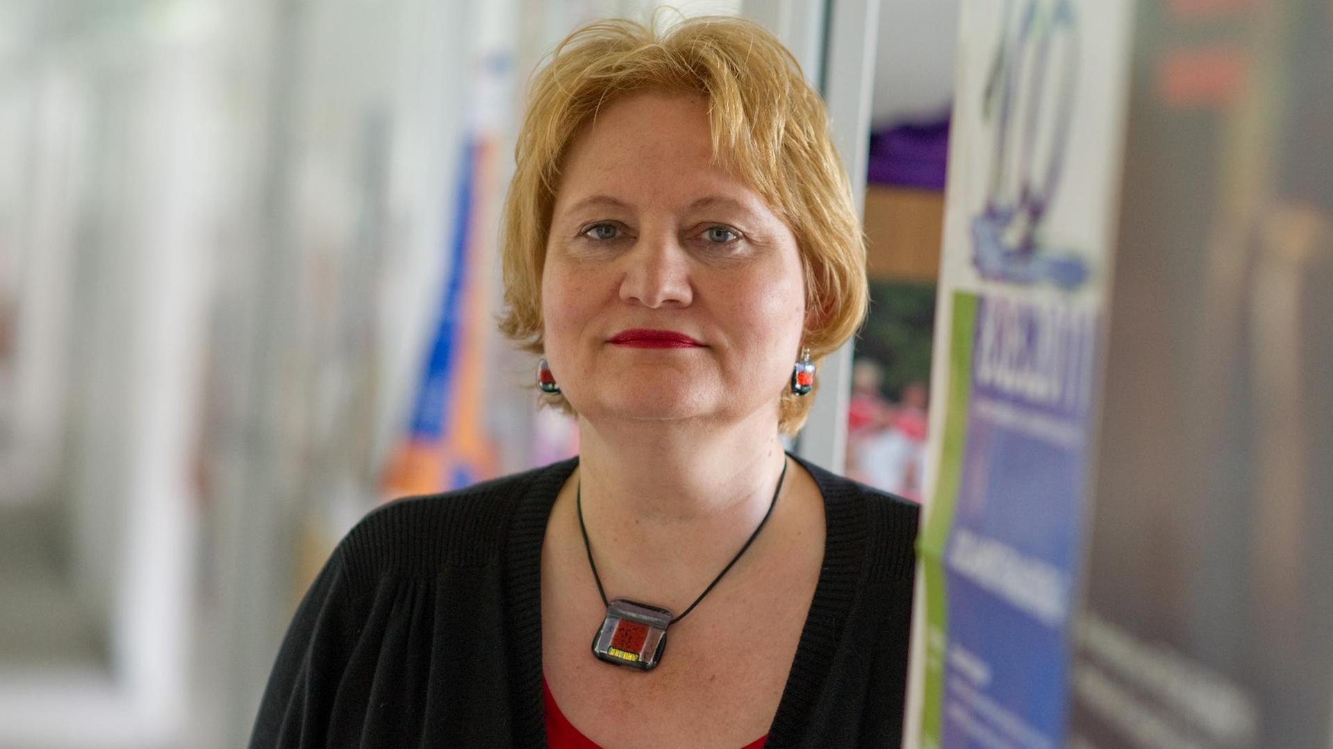 Christa Stolle - Wie bekämpfen Sie bei Terre des Femmes die Gewalt an ...