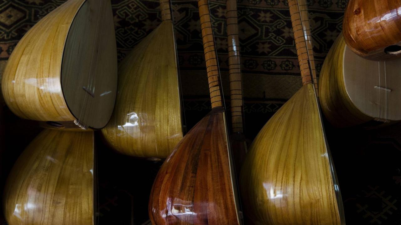 Musik im Alevitentum - "Koran mit Saiten" | deutschlandfunk.de