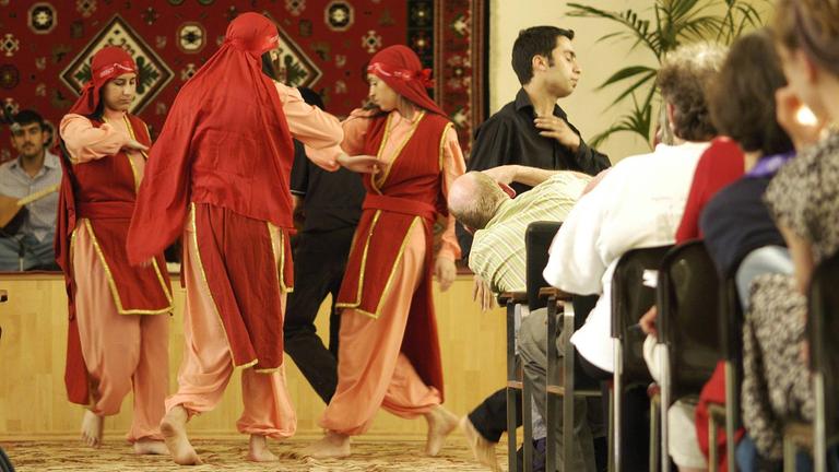 Musik im Alevitentum - "Koran mit Saiten" | deutschlandfunk.de