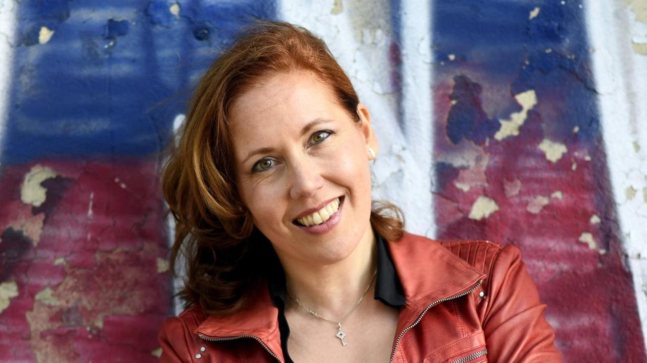 Die Schriftstellerin Christiane Neudecker - Die Kraft von Geschichten ...