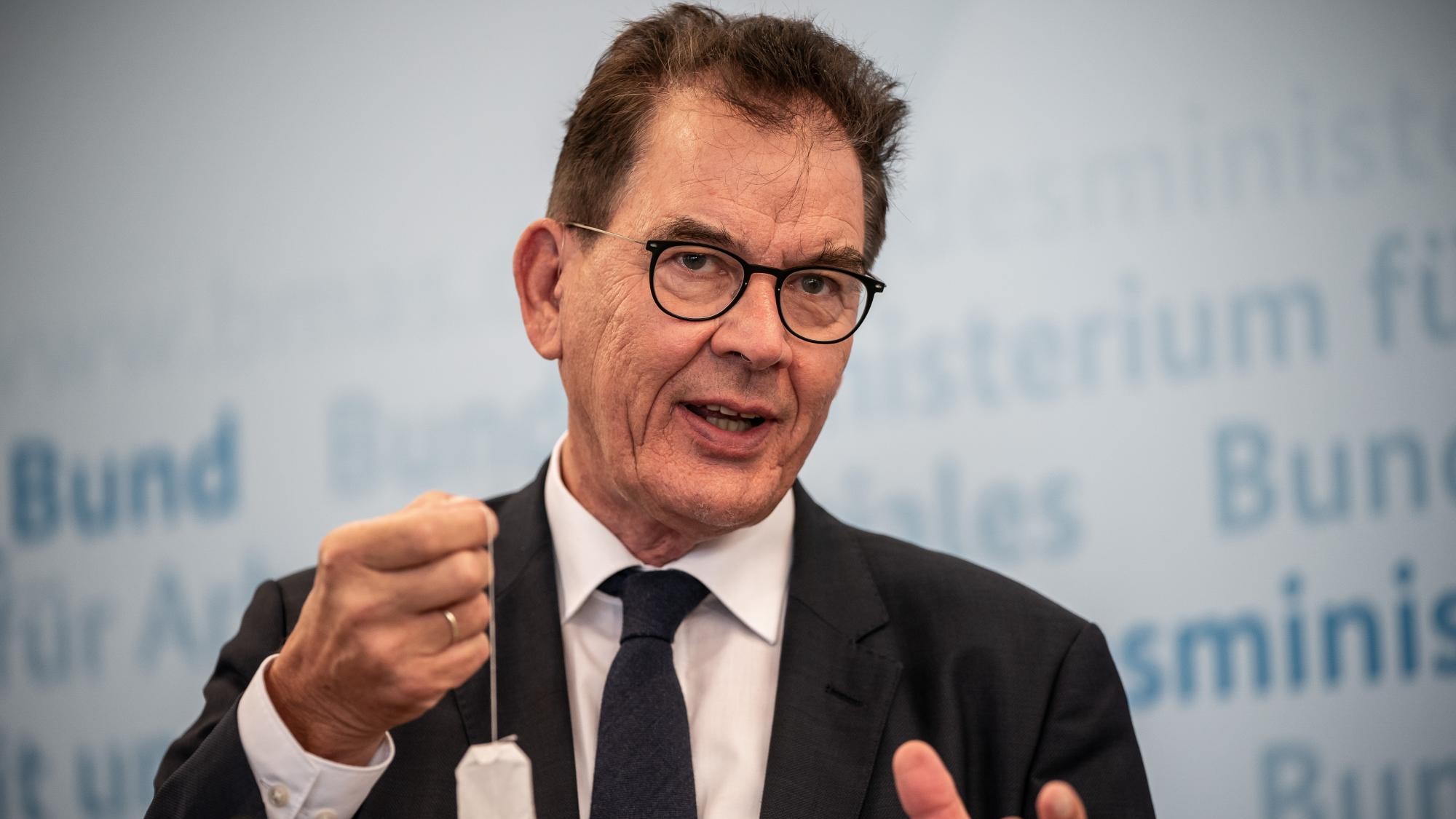 Julius-Itzel-Preis für früheren Bundesminister Gerd Müller | deutschlandfunkkultur.de