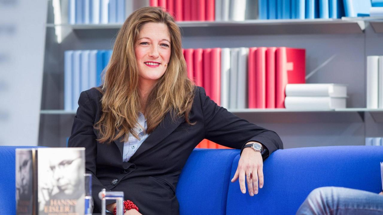 Musik und Fragen zur Person - Die Musikwissenschaftlerin Friederike ...