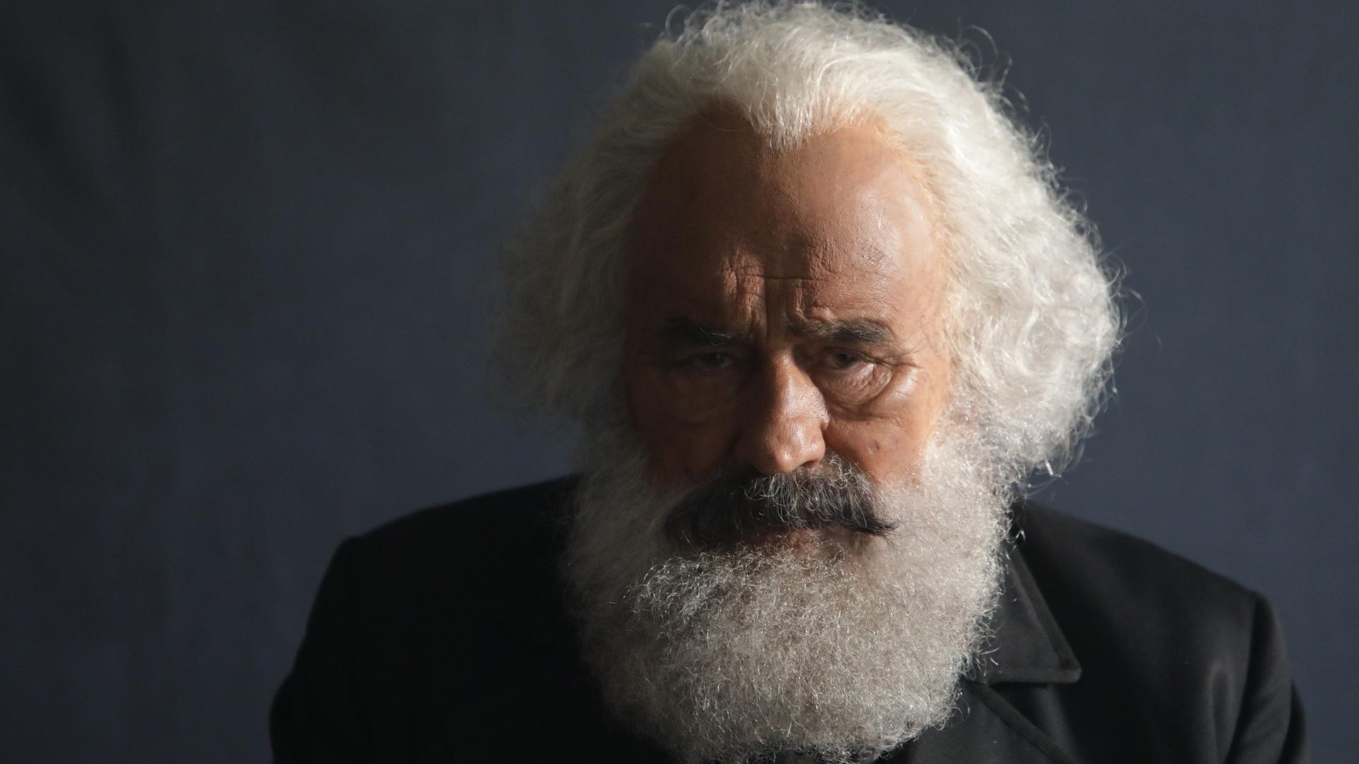 ZDF-Dokudrama: "Karl Marx - der deutsche Prophet" - "Der Kapitalismus ...