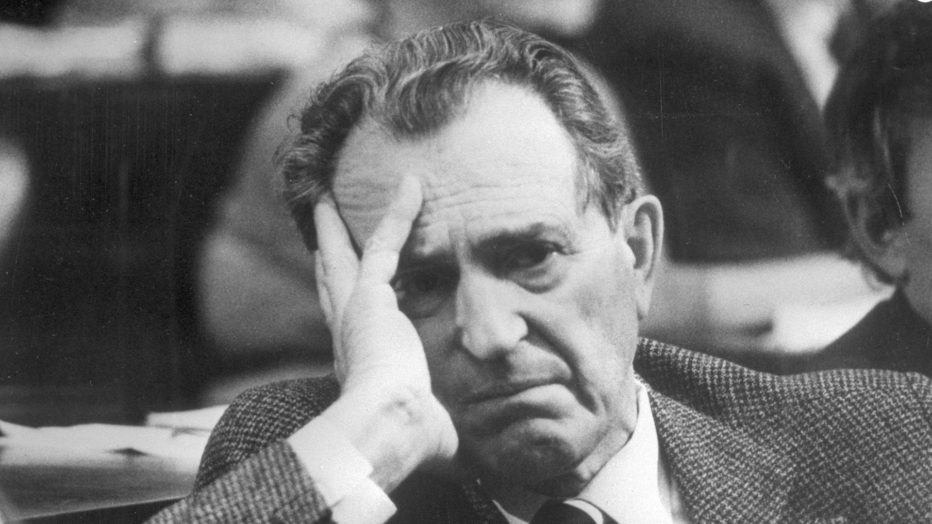 Denkmal für Vasil Bilak - Slowakischer Volksheld oder Verbrecher ...