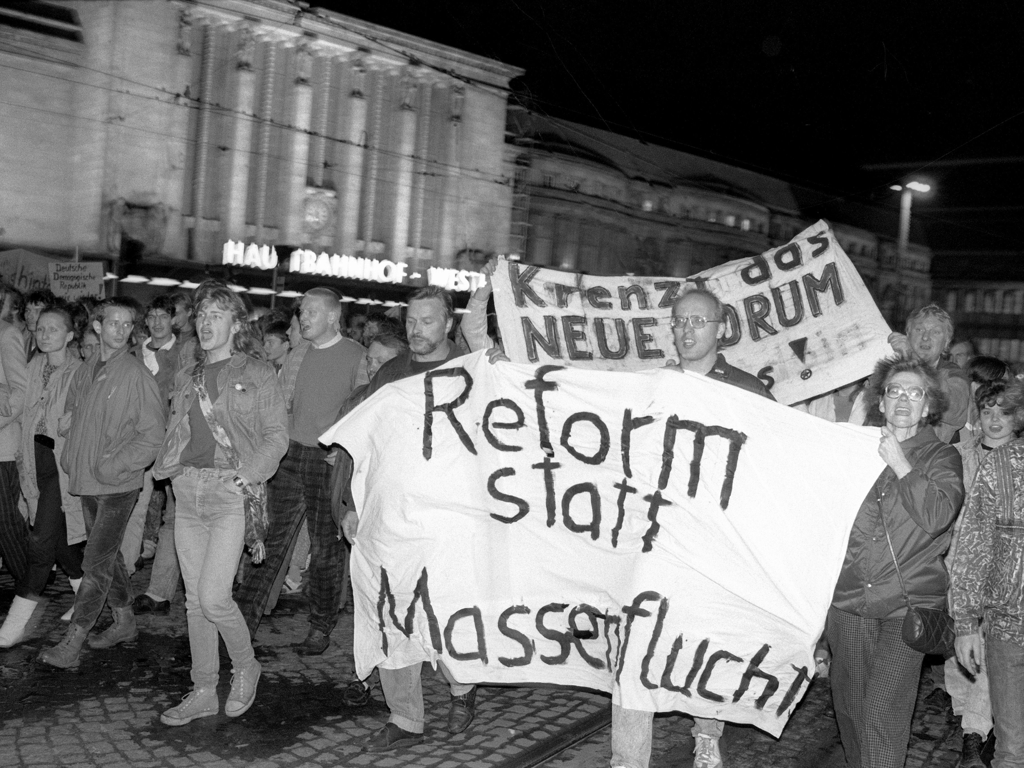 Montagsdemos - Revolutions-Folklore in Leipzig? | deutschlandfunk.de