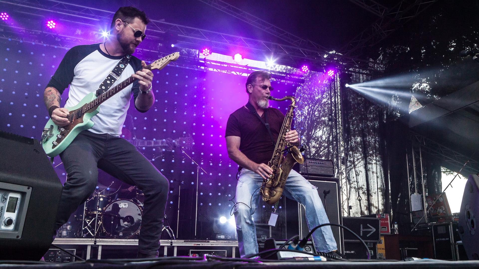 Jeremiah Johnson Band - Bluesgetränkt ohne Zwangsjacke | deutschlandfunk.de