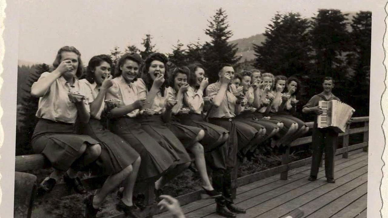 Busch / Hördler / van Pelt: "Das Höcker-Album" - Wie die Auschwitz ...