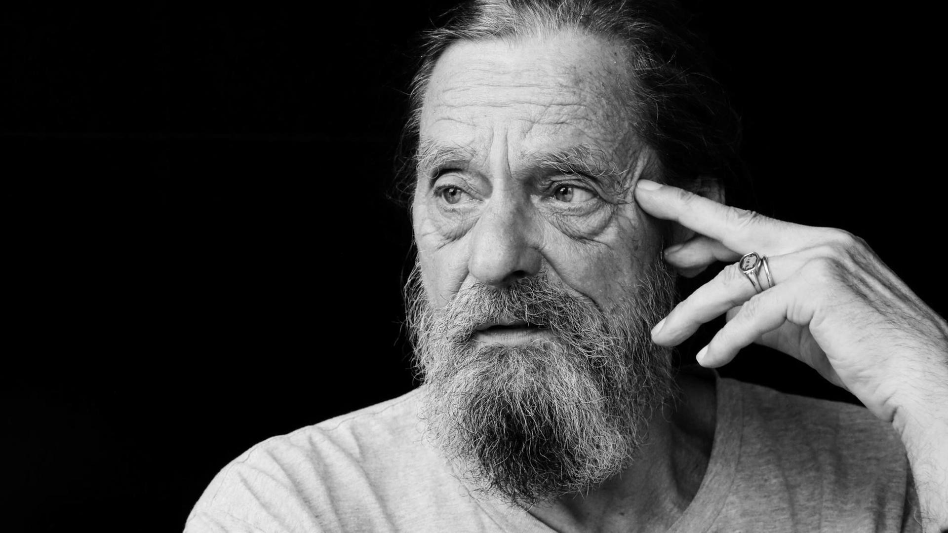 Performancekünstler Ulay ist tot - Radikale Fragen an die Identität ...