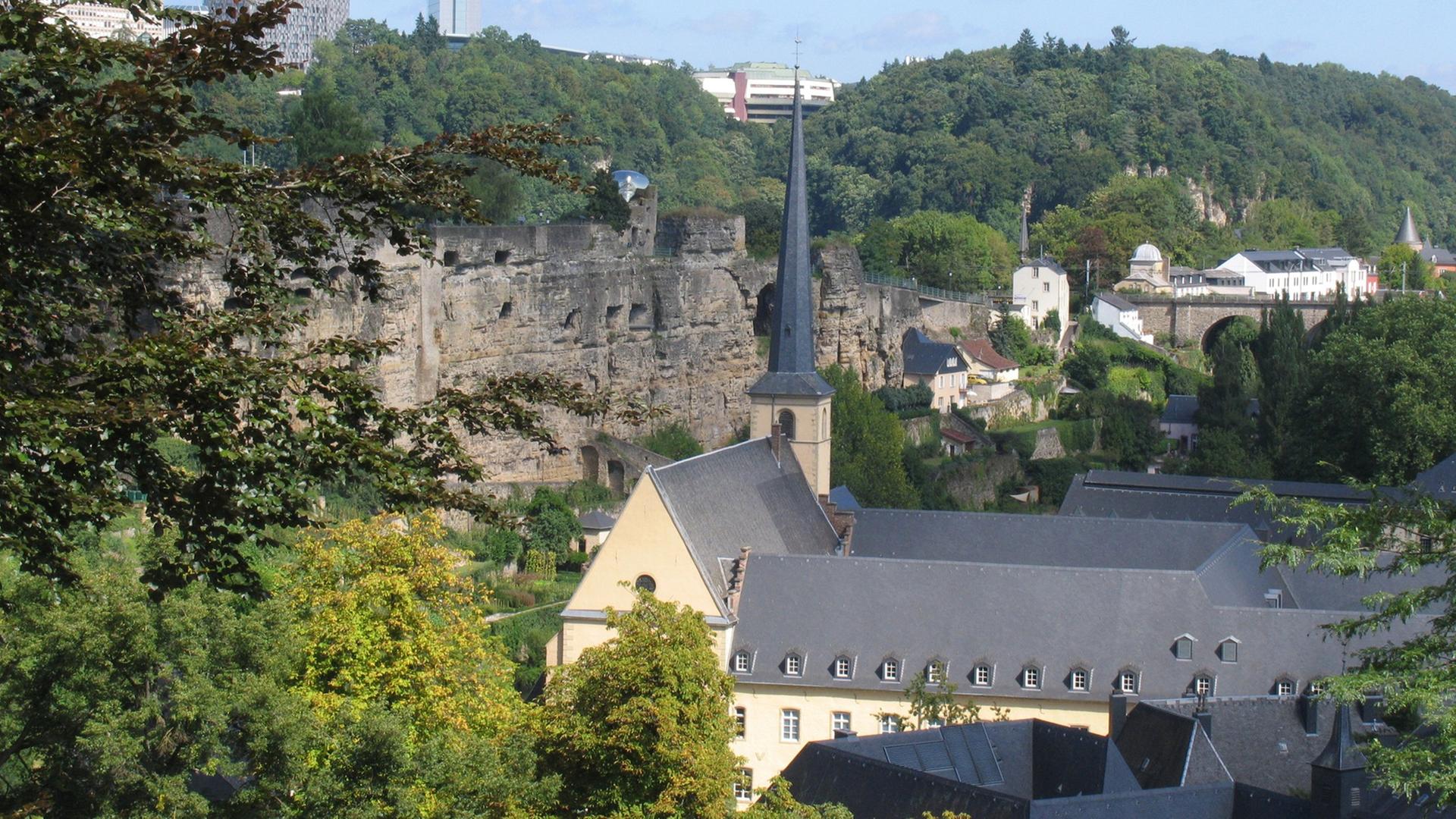 Luxemburg - Wem gehört die Kirche im Dorf?