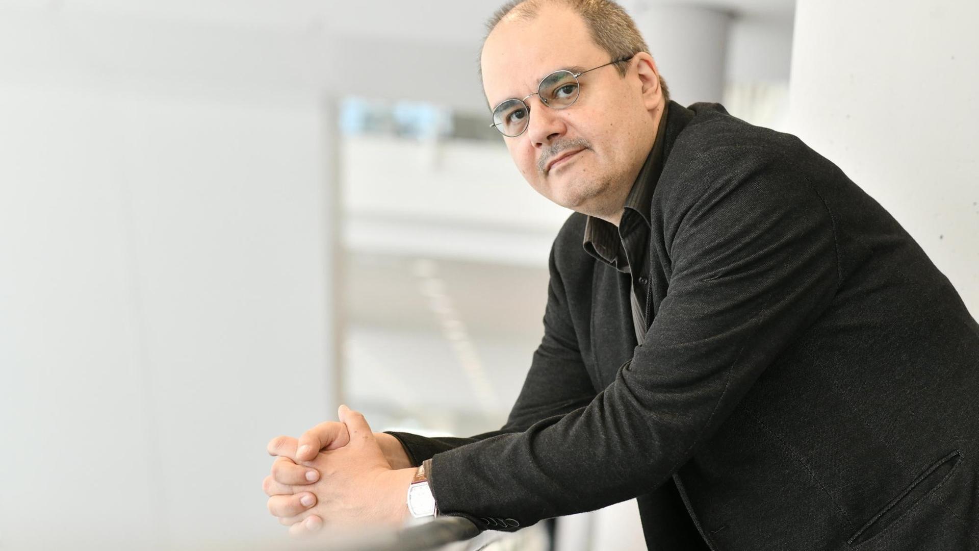 Schriftsteller Sherko Fatah - "Die Konfrontation zwischen Kulturen hat ...