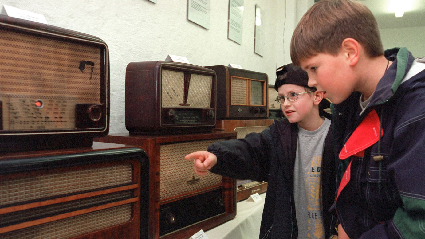 Die Entstehung des Rundfunks - Am Anfang war das Radio (1/7 ...