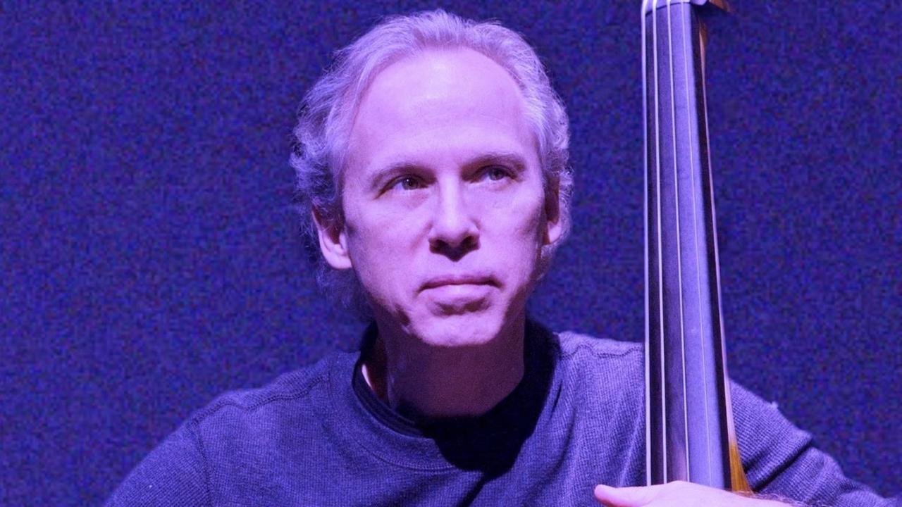 Bassist Marc Johnson - Selbstvergessene Tänze auf vier Saiten ...
