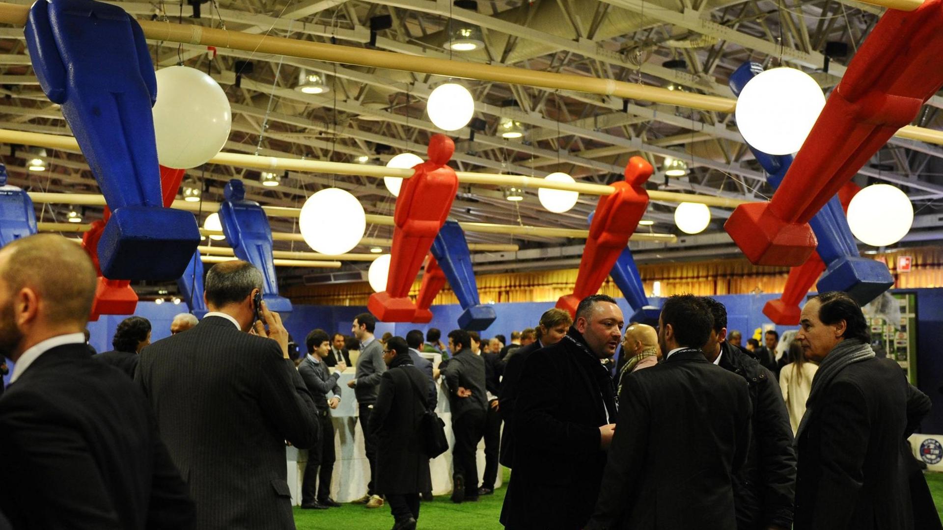 Fußballtransfers - Italienischer Spielerbasar | deutschlandfunk.de