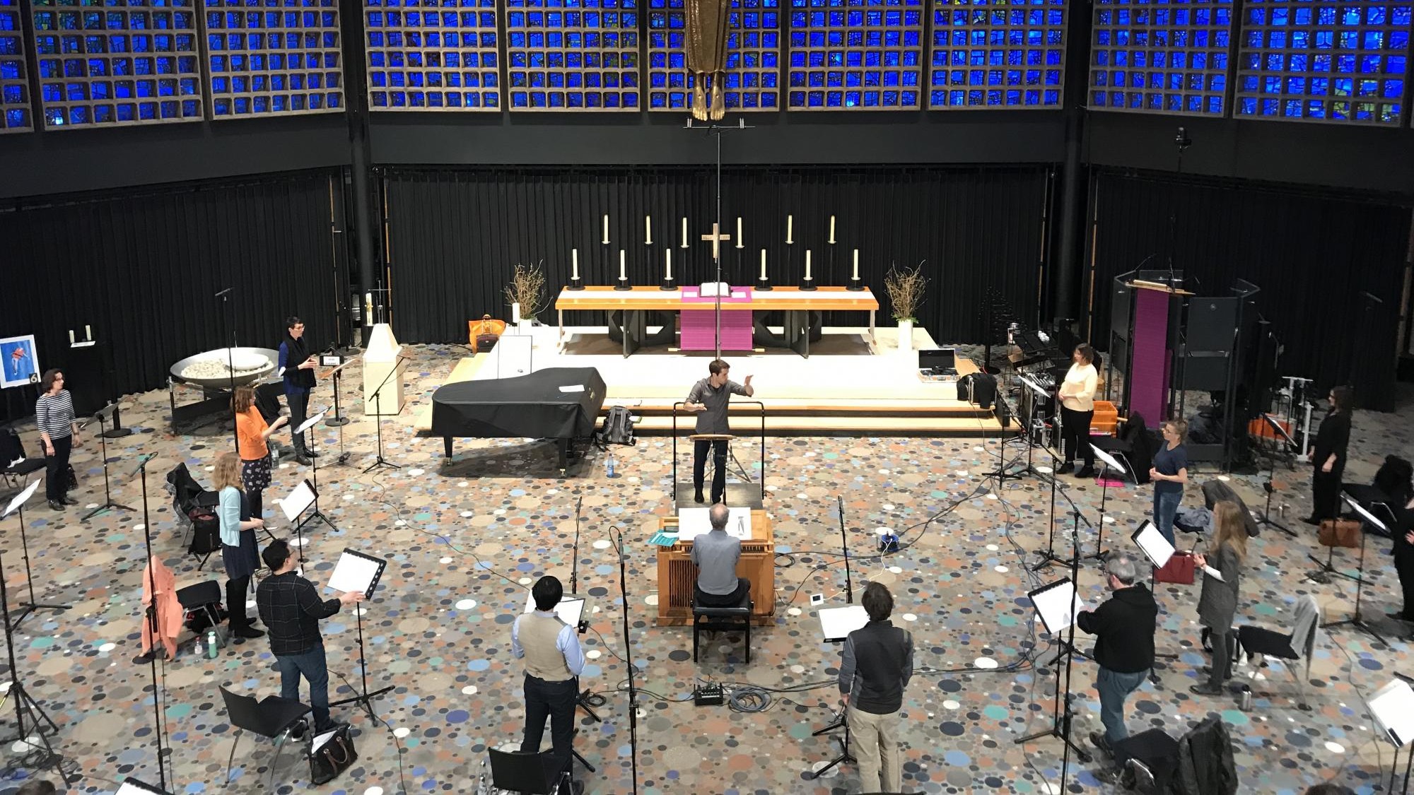 RIAS Kammerchor Berlin live in der Kaiser-Wilhelm-Gedächtniskirche ... RIAS Kammerchor Berlin live in der Kaiser-Wilhelm-Gedächtniskirche ...