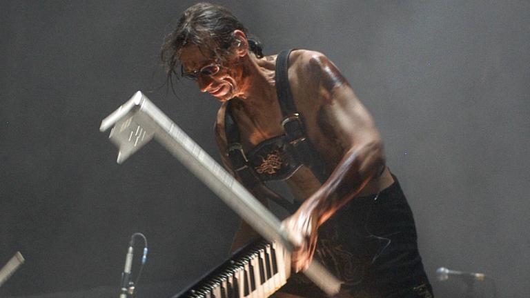 Flake: "Heute hat die Welt Geburtstag" - Inside Rammstein ...