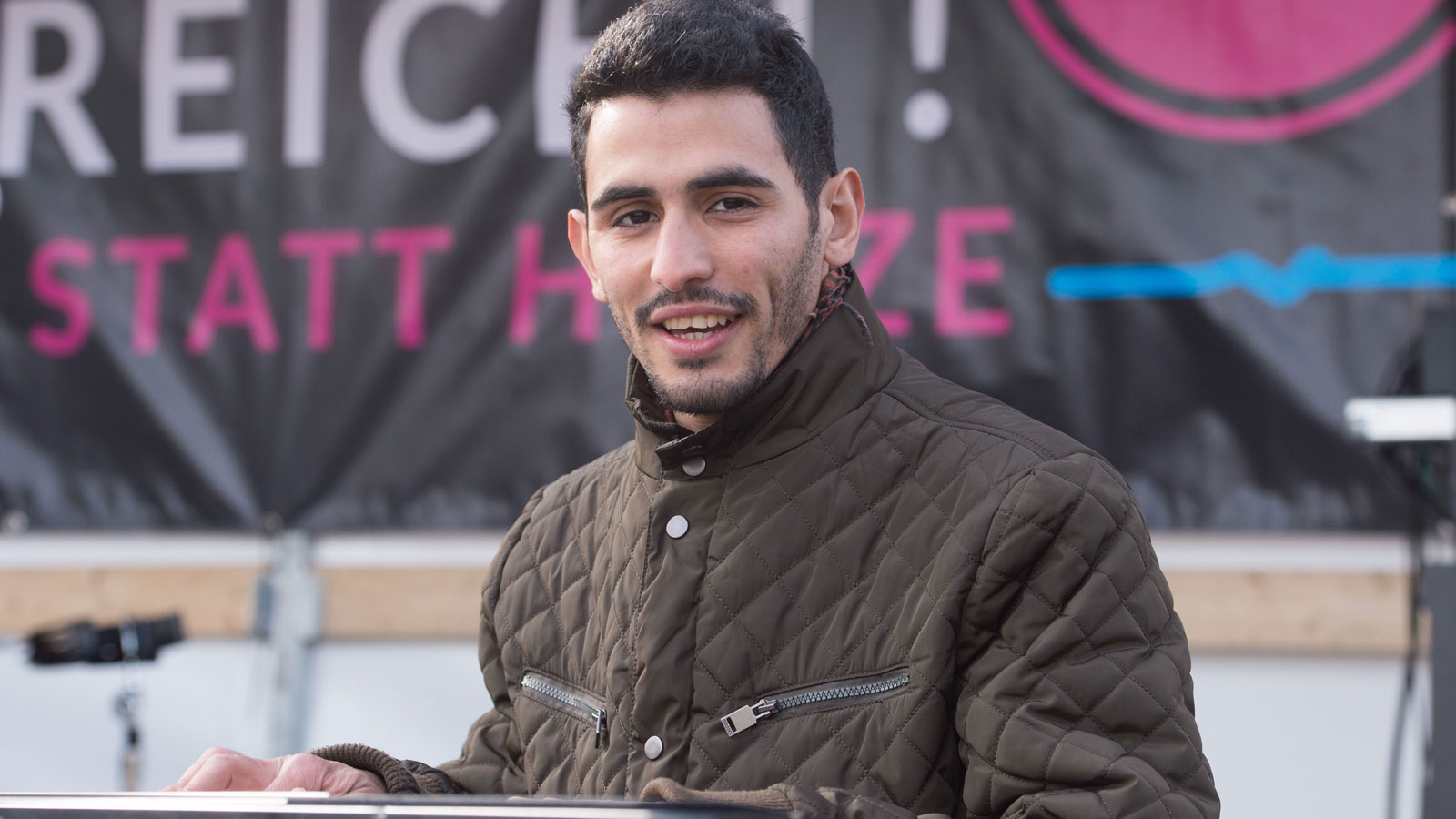 Aeham Ahmad: "Und die Vögel werden singen" - Der Pianist aus den ...