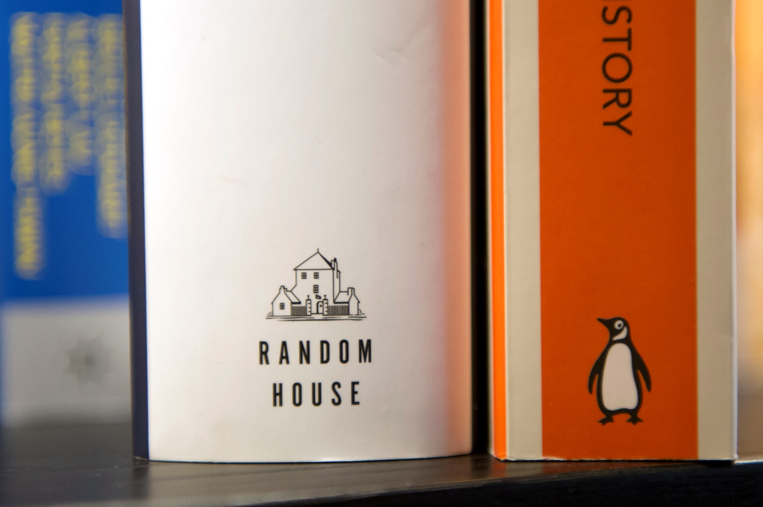 Bertelsmann übernimmt Penguin Random House komplett - Buchmarktexperte ...