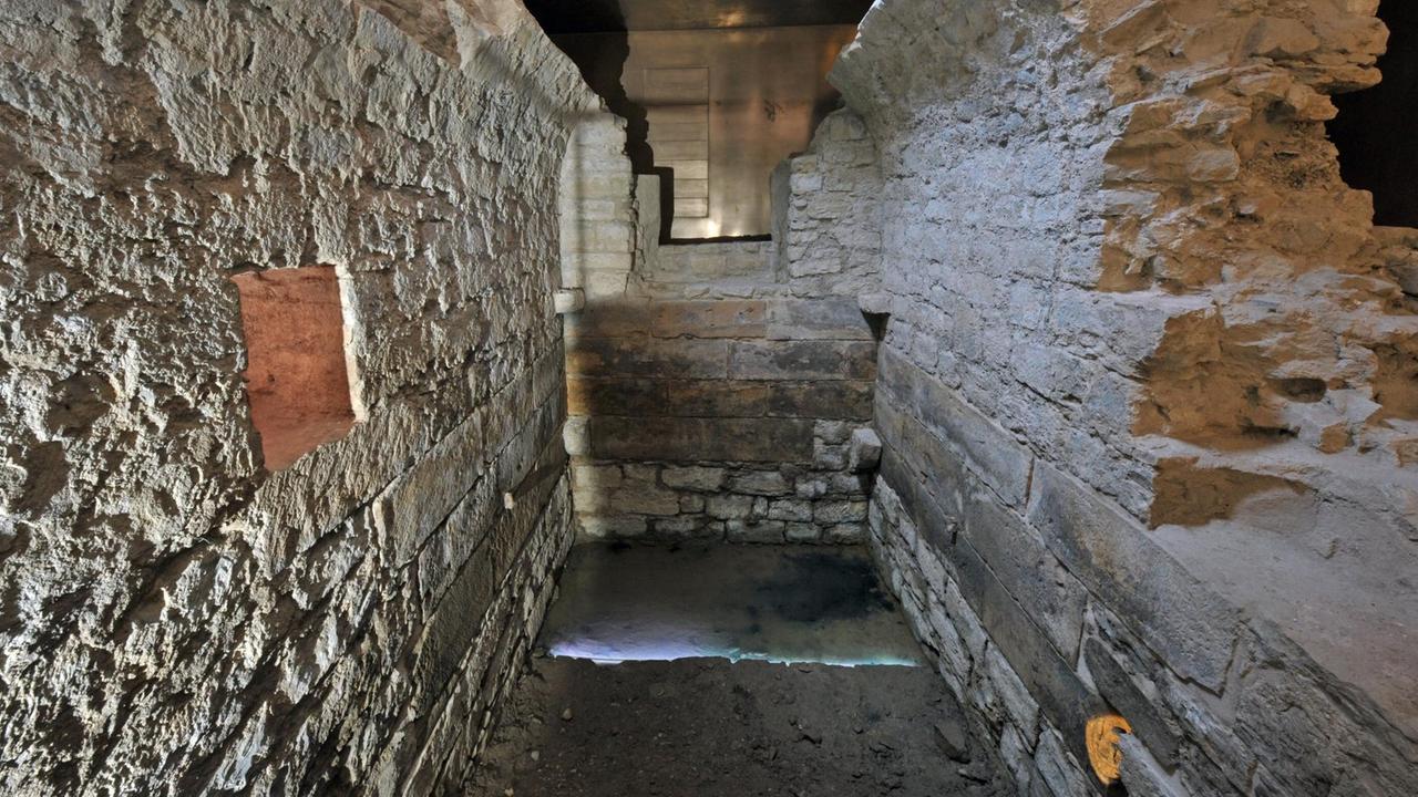 Archäologen entdecken alte jüdische Mikwe in Chemnitzer Keller ...