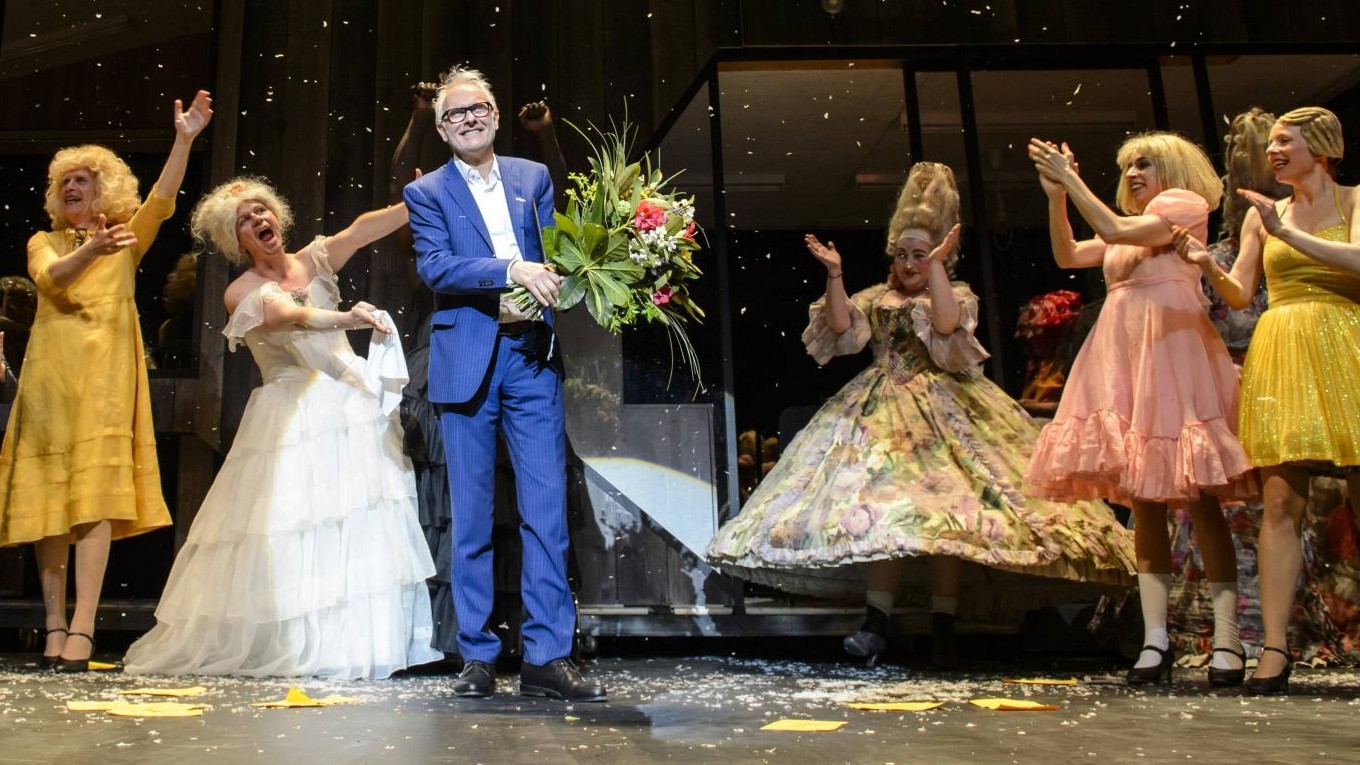 Aus den Feuilletons - Theater bis zum Umfallen | deutschlandfunkkultur.de