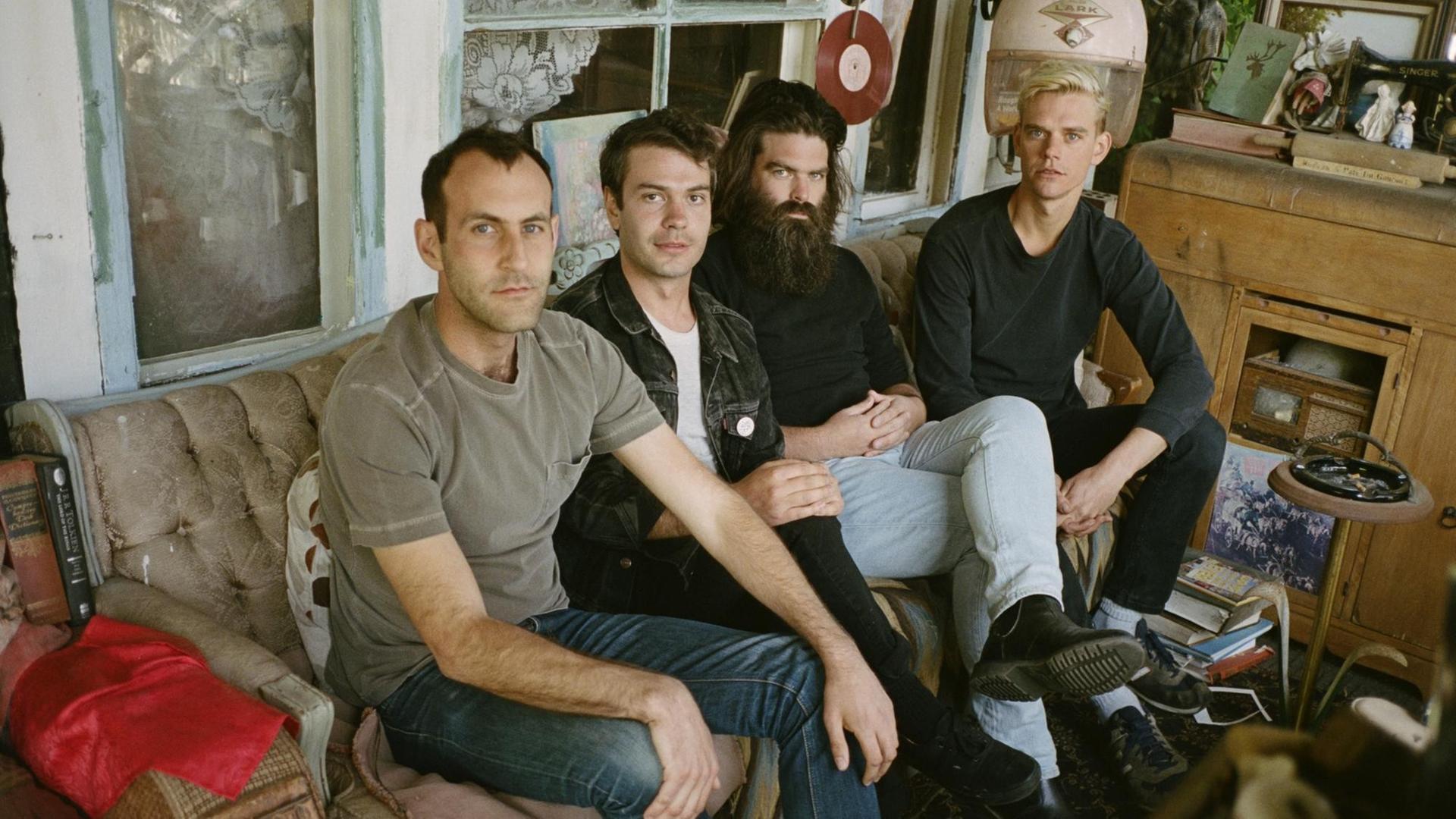 "New Material" von Preoccupations - Auf der dunklen Seite der Musik