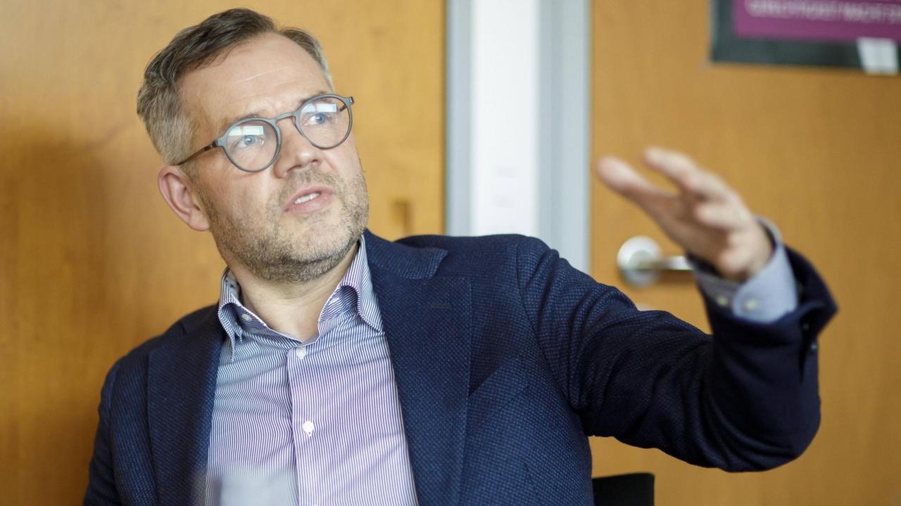 SPD-Außenpolitiker Roth über eine mögliche Nachkriegsordnung ...