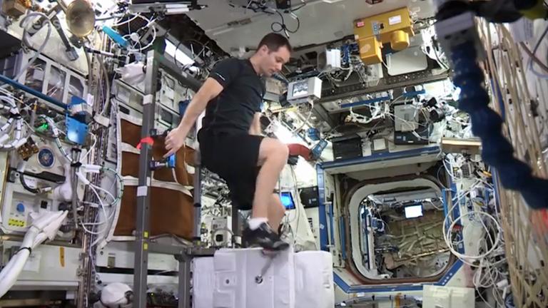 Sport im All - Fitnesstipps vom Astronauten-Trainer