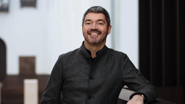 Pfarrer Helmut Haug - "Kirche und Kunst gehören zusammen ...