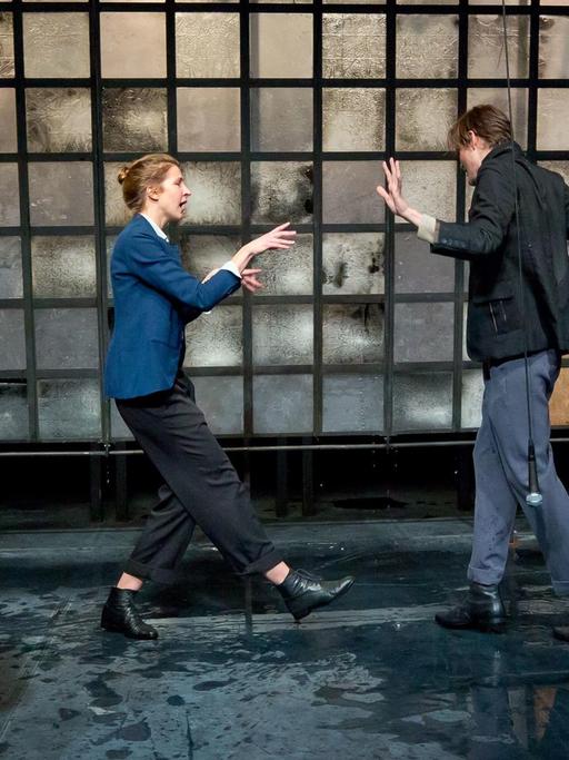 Aus den Feuilletons - Ratlos gegenüber den Mitteln des Theaters