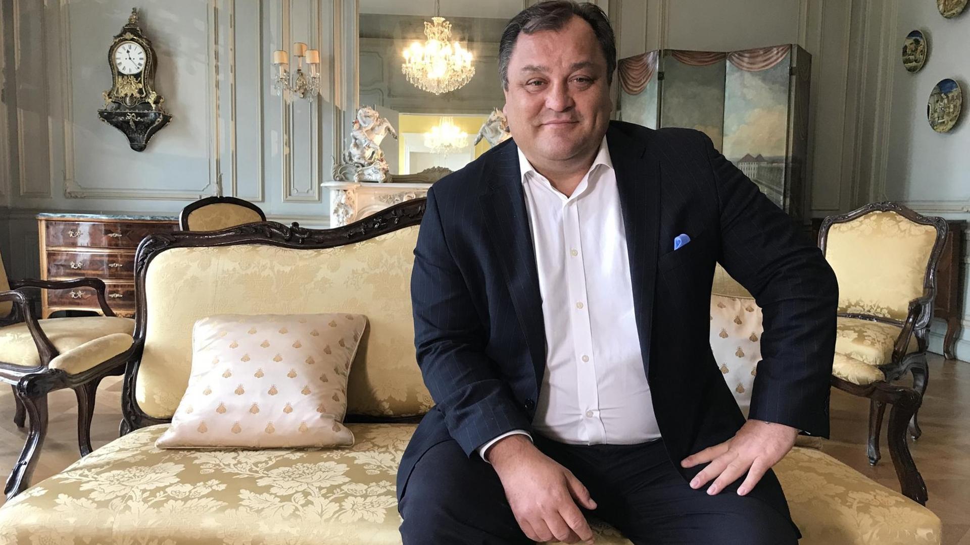 Jenseits der Hochzeitsglocken (3/5) - Reporter Ihrer Majestät ...