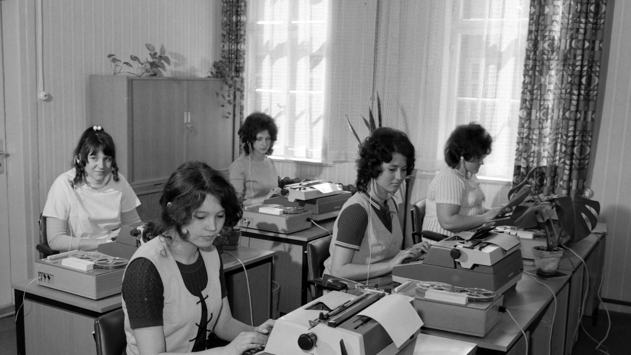 DDR - Wenn Mutti früh zur Arbeit geht